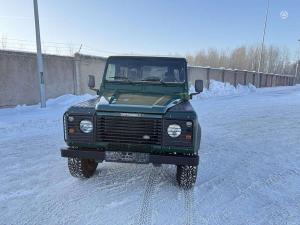 Green Land Rover Defender 2004 in Telschi, with an engine capacity of 2.50 L and mileage of 320 thousand km for 19800 €, photo 3 on AUTOMOTO.COM.LV