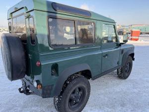 Green Land Rover Defender 2004 in Telschi, with an engine capacity of 2.50 L and mileage of 320 thousand km for 19800 €, photo 4 on AUTOMOTO.COM.LV