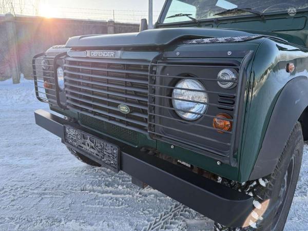 Green Land Rover Defender 2004 in Telschi, with an engine capacity of 2.50 L and mileage of 320 thousand km for 19800 €, photo 6 on AUTOMOTO.COM.LV