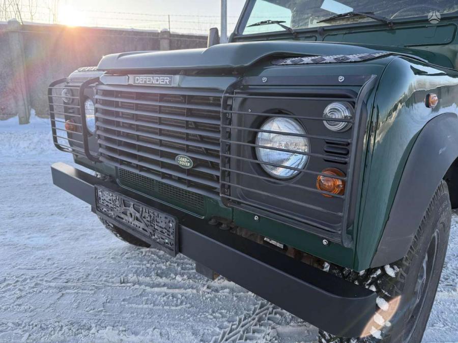 Green Land Rover Defender 2004 in Telschi, with an engine capacity of 2.50 L and mileage of 320 thousand km for 19800 €, photo 6 on AUTOMOTO.COM.LV