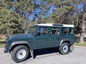 Green Land Rover Defender 2009 in Riga, with an engine capacity of 2.40 L and mileage of 118 thousand km for 25900 €, photo 16 on AUTOMOTO.COM.LV