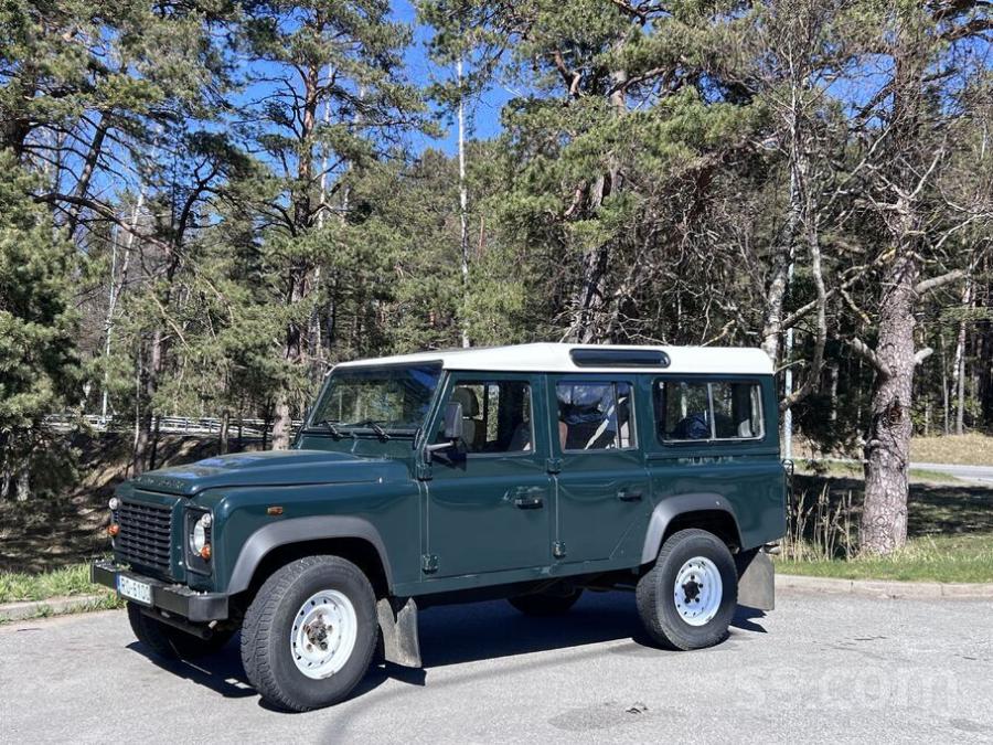 Green Land Rover Defender 2009 in Riga, with an engine capacity of 2.40 L and mileage of 118 thousand km for 25900 €, photo 17 on AUTOMOTO.COM.LV