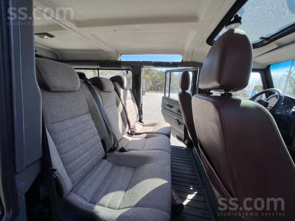 Green Land Rover Defender 2009 in Riga, with an engine capacity of 2.40 L and mileage of 118 thousand km for 24900 €, photo 9 on AUTOMOTO.COM.LV