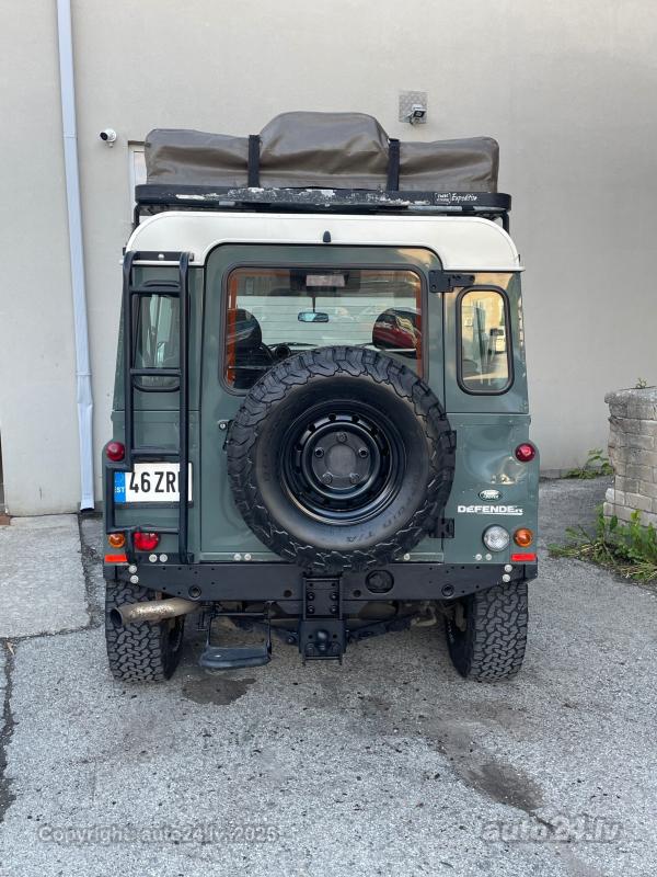 Zaļš Land Rover Defender 2010 Tallina, ar dzinēja tilpumu 2.40 L un nobraukumu 126 tūkst. km par 29500 €, foto 3 vietnē AUTOMOTO.COM.LV