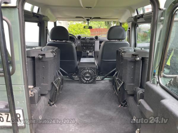 Zaļš Land Rover Defender 2010 Tallina, ar dzinēja tilpumu 2.40 L un nobraukumu 126 tūkst. km par 29500 €, foto 7 vietnē AUTOMOTO.COM.LV
