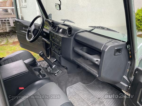 Zaļš Land Rover Defender 2010 Tallina, ar dzinēja tilpumu 2.40 L un nobraukumu 126 tūkst. km par 29500 €, foto 8 vietnē AUTOMOTO.COM.LV