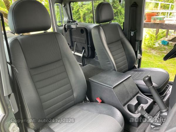 Zaļš Land Rover Defender 2010 Tallina, ar dzinēja tilpumu 2.40 L un nobraukumu 126 tūkst. km par 29500 €, foto 9 vietnē AUTOMOTO.COM.LV