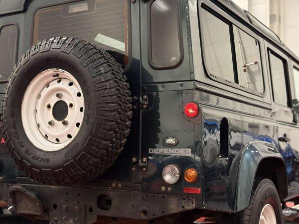 Green Land Rover Defender 2013 in Vilnius, with an engine capacity of 2.20 L and mileage of 148 thousand km for 37499 €, photo 8 on AUTOMOTO.COM.LV