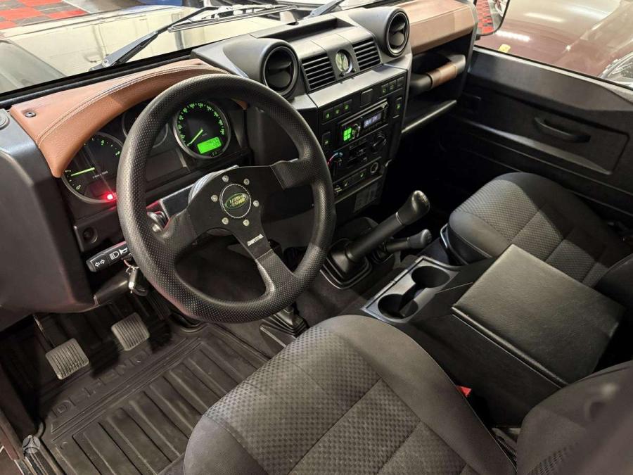 Zaļš Land Rover Defender 2013 Viļņa, ar dzinēja tilpumu 2.20 L un nobraukumu 148 tūkst. km par 37499 €, foto 11 vietnē AUTOMOTO.COM.LV