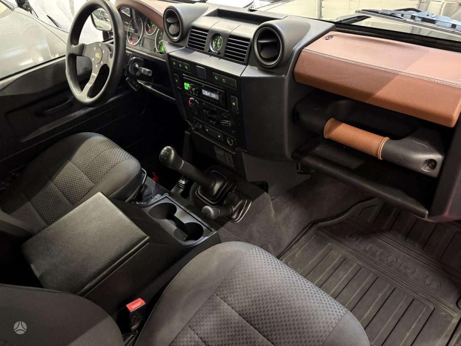 Zaļš Land Rover Defender 2013 Viļņa, ar dzinēja tilpumu 2.20 L un nobraukumu 148 tūkst. km par 37499 €, foto 15 vietnē AUTOMOTO.COM.LV