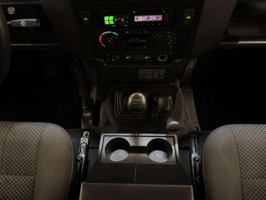 Zaļš Land Rover Defender 2013 Viļņa, ar dzinēja tilpumu 2.20 L un nobraukumu 148 tūkst. km par 37499 €, foto 21 vietnē AUTOMOTO.COM.LV
