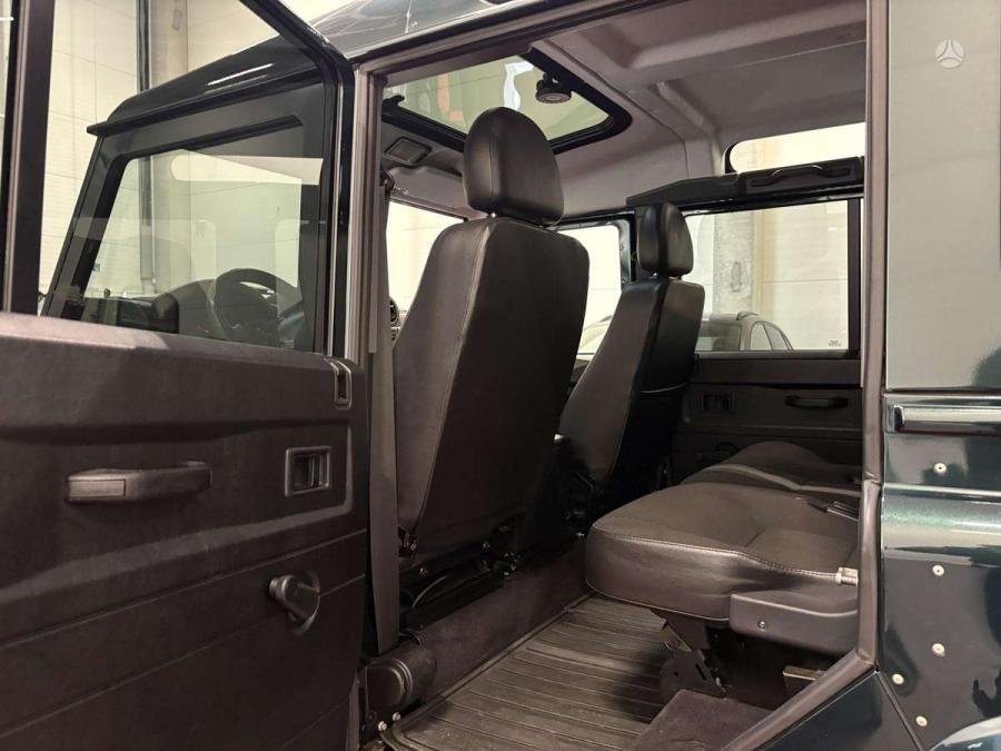 Zaļš Land Rover Defender 2013 Viļņa, ar dzinēja tilpumu 2.20 L un nobraukumu 148 tūkst. km par 37499 €, foto 24 vietnē AUTOMOTO.COM.LV