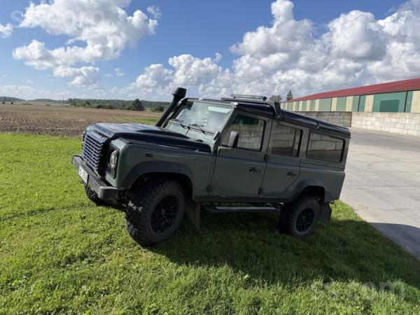 Land Rover Defender 2013 Liepāja vietnē Zaļš Land Rover Defender 2013 Liepāja, ar dzinēja tilpumu 2.20 L un nobraukumu 213 tūkst. km par 31000 €, foto 3 vietnē AUTOMOTO.COM.LV