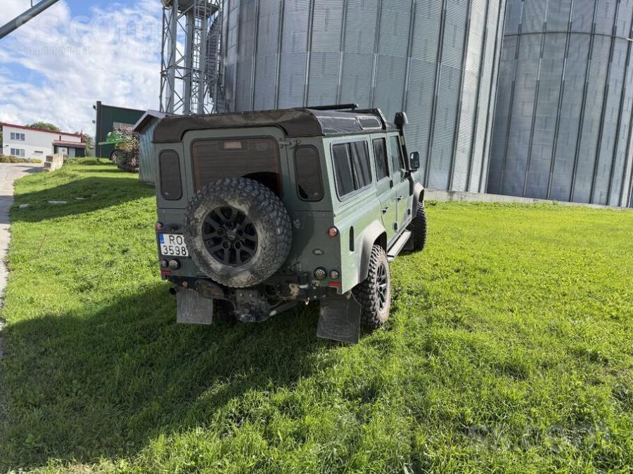 Zaļš Land Rover Defender 2013 Liepāja, ar dzinēja tilpumu 2.20 L un nobraukumu 213 tūkst. km par 31000 €, foto 5 vietnē AUTOMOTO.COM.LV