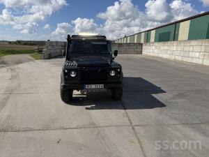 Zaļš Land Rover Defender 2013 Liepāja, ar dzinēja tilpumu 2.20 L un nobraukumu 213 tūkst. km par 31000 €, foto 6 vietnē AUTOMOTO.COM.LV
