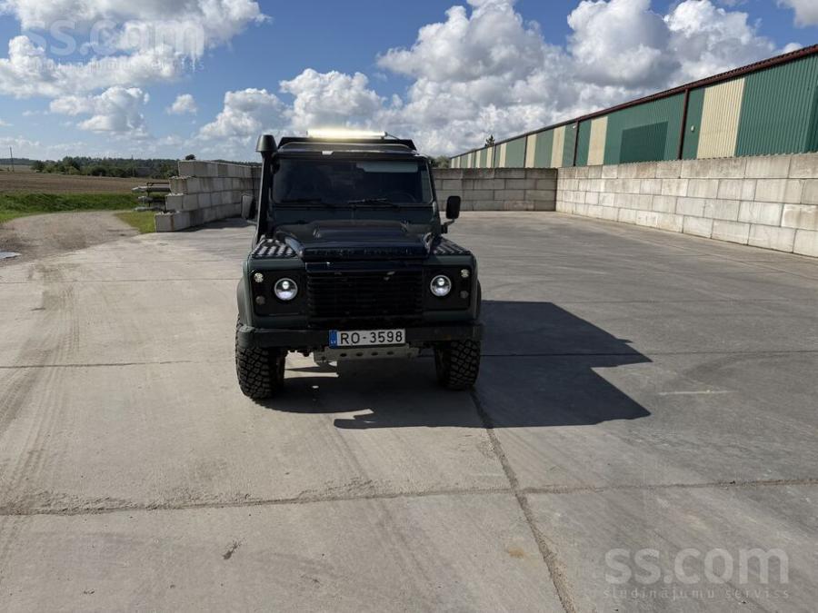 Zaļš Land Rover Defender 2013 Liepāja, ar dzinēja tilpumu 2.20 L un nobraukumu 213 tūkst. km par 31000 €, foto 6 vietnē AUTOMOTO.COM.LV