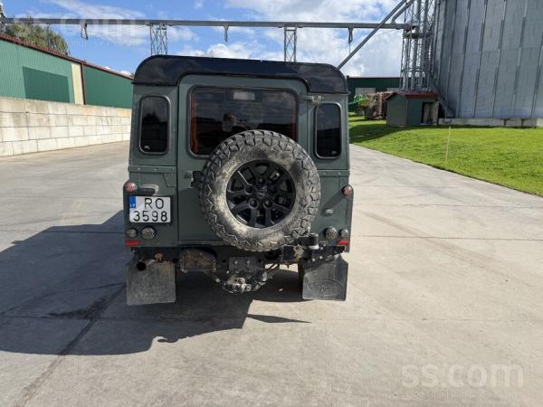 Land Rover Defender 2013 Liepāja vietnē Zaļš Land Rover Defender 2013 Liepāja, ar dzinēja tilpumu 2.20 L un nobraukumu 213 tūkst. km par 31000 €, foto 7 vietnē AUTOMOTO.COM.LV