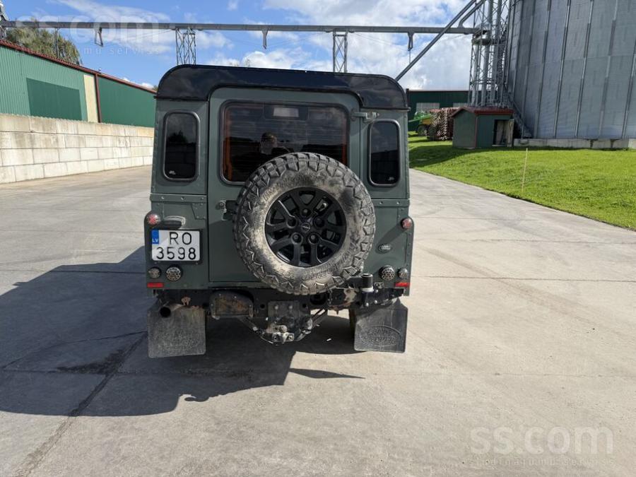 Zaļš Land Rover Defender 2013 Liepāja, ar dzinēja tilpumu 2.20 L un nobraukumu 213 tūkst. km par 31000 €, foto 7 vietnē AUTOMOTO.COM.LV