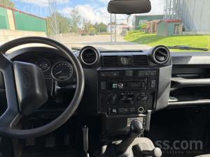 Zaļš Land Rover Defender 2013 Liepāja, ar dzinēja tilpumu 2.20 L un nobraukumu 213 tūkst. km par 31000 €, foto 8 vietnē AUTOMOTO.COM.LV