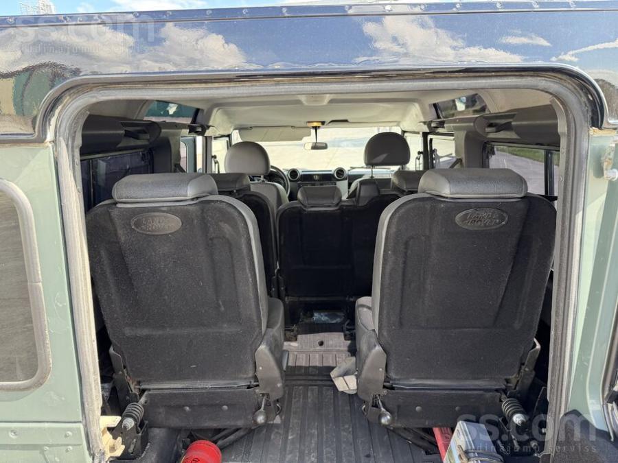 Zaļš Land Rover Defender 2013 Liepāja, ar dzinēja tilpumu 2.20 L un nobraukumu 213 tūkst. km par 31000 €, foto 10 vietnē AUTOMOTO.COM.LV