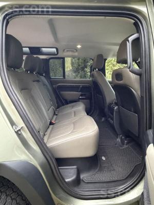 Zaļš Land Rover Defender 2021 Rīga, ar dzinēja tilpumu 3.00 L un nobraukumu 118 tūkst. km par 44890 €, foto 24 vietnē AUTOMOTO.COM.LV