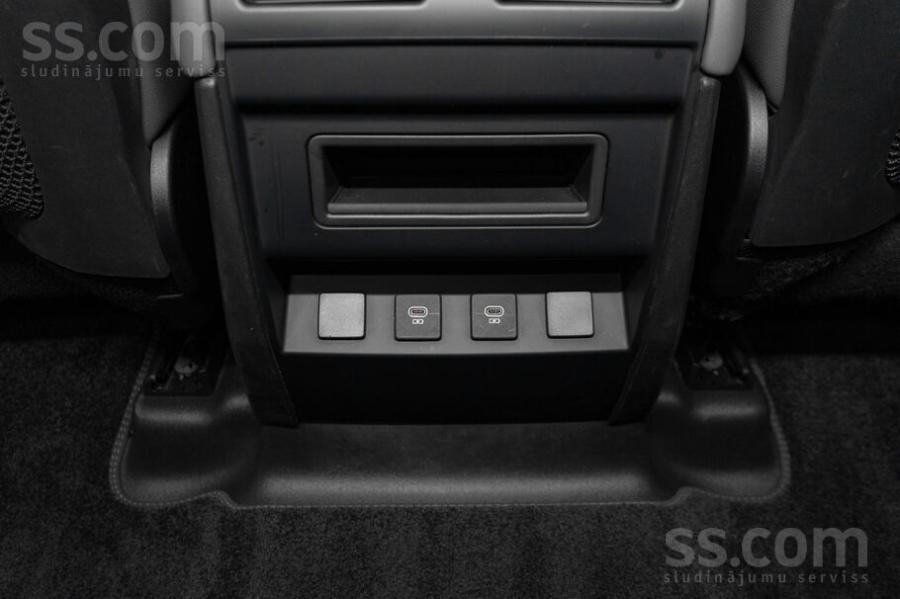 Zaļš Land Rover Defender 2024 Rīga, ar dzinēja tilpumu 3.00 L un nobraukumu 42 tūkst. km par 65000 €, foto 15 vietnē AUTOMOTO.COM.LV