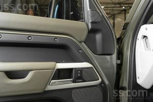 Zaļš Land Rover Defender 2024 Rīga, ar dzinēja tilpumu 3.00 L un nobraukumu 42 tūkst. km par 65000 €, foto 16 vietnē AUTOMOTO.COM.LV