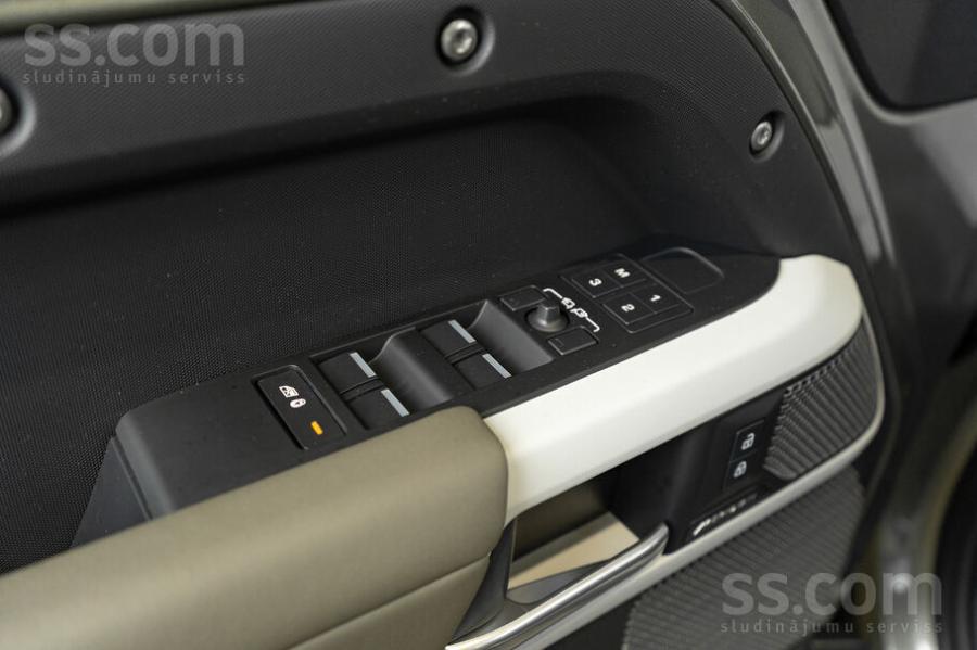 Zaļš Land Rover Defender 2024 Rīga, ar dzinēja tilpumu 3.00 L un nobraukumu 42 tūkst. km par 65000 €, foto 17 vietnē AUTOMOTO.COM.LV