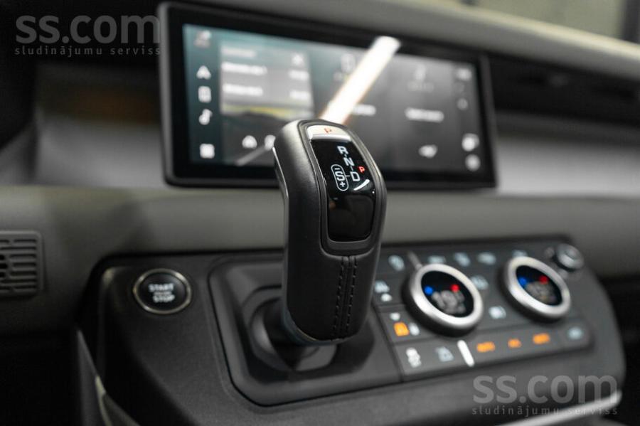Zaļš Land Rover Defender 2024 Rīga, ar dzinēja tilpumu 3.00 L un nobraukumu 42 tūkst. km par 65000 €, foto 34 vietnē AUTOMOTO.COM.LV