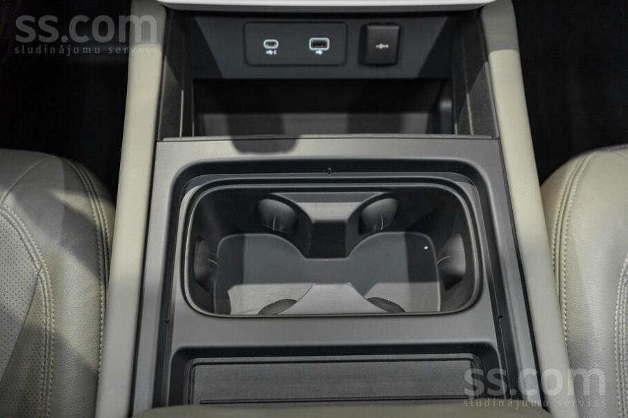 Zaļš Land Rover Defender 2024 Rīga, ar dzinēja tilpumu 3.00 L un nobraukumu 42 tūkst. km par 65000 €, foto 36 vietnē AUTOMOTO.COM.LV