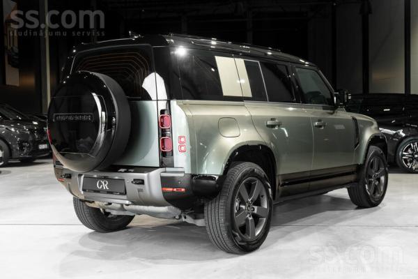 Green Land Rover Defender 2025 in Riga, with an engine capacity of 3.00 L and mileage of 12 thousand km for 72500 €, photo 4 on AUTOMOTO.COM.LV
