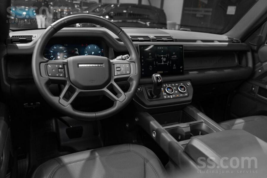 Green Land Rover Defender 2025 in Riga, with an engine capacity of 3.00 L and mileage of 12 thousand km for 72500 €, photo 11 on AUTOMOTO.COM.LV
