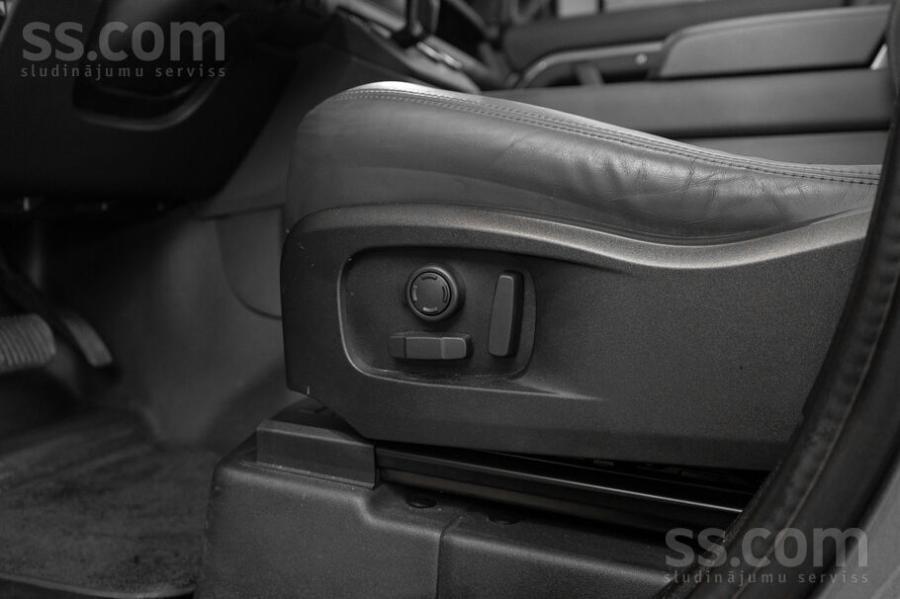 Green Land Rover Defender 2025 in Riga, with an engine capacity of 3.00 L and mileage of 12 thousand km for 72500 €, photo 18 on AUTOMOTO.COM.LV