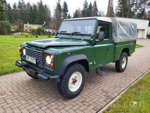 Green Land Rover Defender 2002 in Ogre, with an engine capacity of 2.50 L and mileage of 123 thousand km for 22500 €, photo 2 on AUTOMOTO.COM.LV