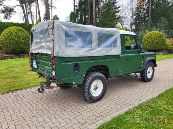 Green Land Rover Defender 2002 in Ogre, with an engine capacity of 2.50 L and mileage of 123 thousand km for 22500 €, photo 5 on AUTOMOTO.COM.LV