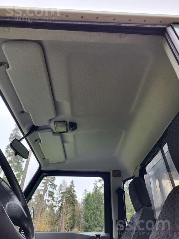 Zaļš Land Rover Defender 2002 Ogre, ar dzinēja tilpumu 2.50 L un nobraukumu 123 tūkst. km par 15800 €, foto 10 vietnē AUTOMOTO.COM.LV