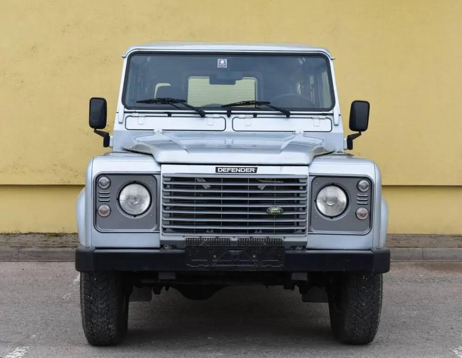 Pelēks Land Rover Defender 2006 Talsi, ar dzinēja tilpumu 2.50 L un nobraukumu 89 tūkst. km par 26500 €, foto 4 vietnē AUTOMOTO.COM.LV