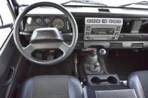 Pelēks Land Rover Defender 2006 Talsi, ar dzinēja tilpumu 2.50 L un nobraukumu 89 tūkst. km par 26500 €, foto 9 vietnē AUTOMOTO.COM.LV