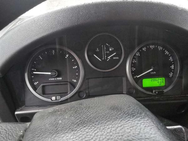 Pelēks Land Rover Defender 2009 Tallina, ar dzinēja tilpumu 2.40 L un nobraukumu 286 tūkst. km par 39900 €, foto 11 vietnē AUTOMOTO.COM.LV