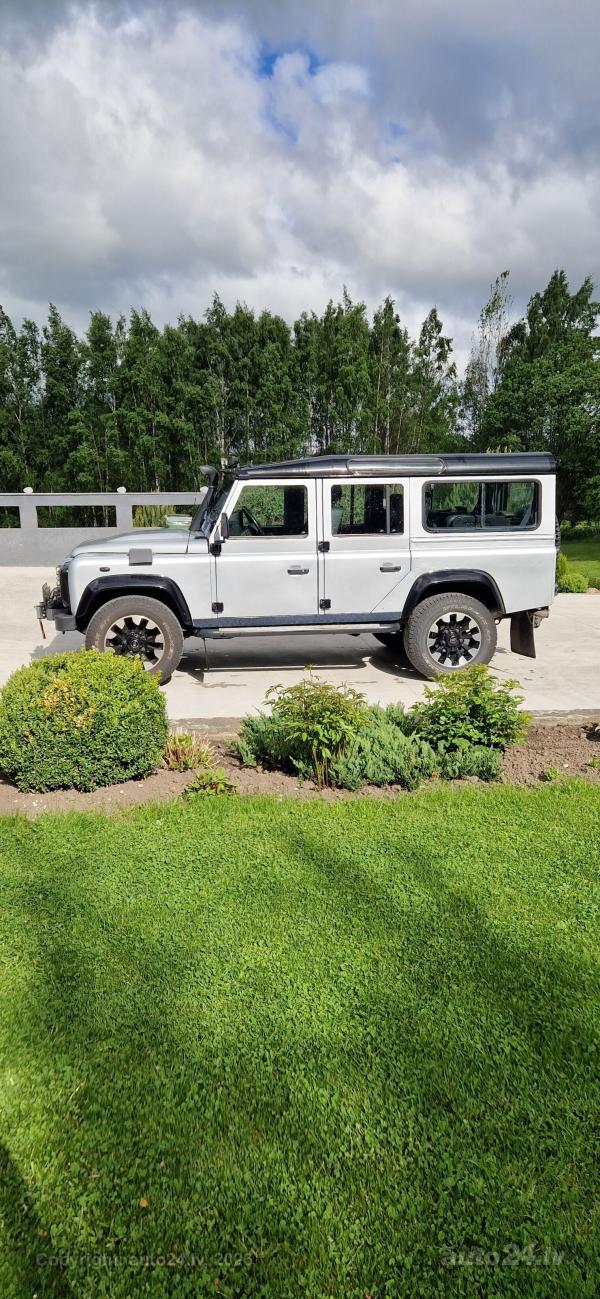 Grey Land Rover Defender 2011 in Tallinn, with an engine capacity of 2.40 L and mileage of 216 thousand km for 43000 €, photo 3 on AUTOMOTO.COM.LV