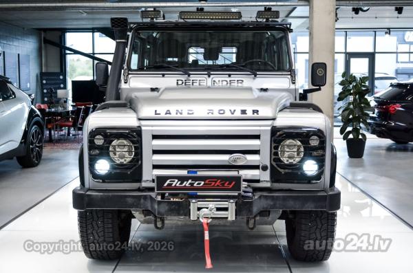 Pelēks Land Rover Defender 2011 Tallina, ar dzinēja tilpumu 2.40 L un nobraukumu 218 tūkst. km par 39900 €, foto 3 vietnē AUTOMOTO.COM.LV