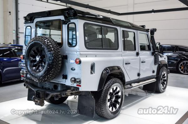 Pelēks Land Rover Defender 2011 Tallina, ar dzinēja tilpumu 2.40 L un nobraukumu 218 tūkst. km par 39900 €, foto 5 vietnē AUTOMOTO.COM.LV