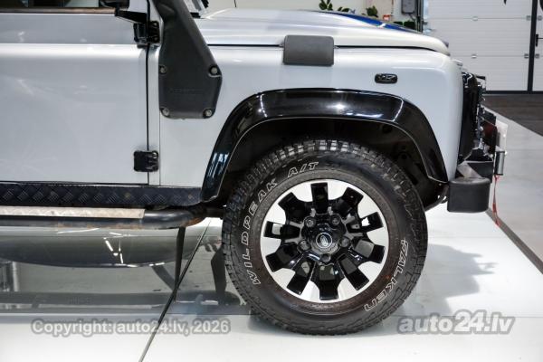 Pelēks Land Rover Defender 2011 Tallina, ar dzinēja tilpumu 2.40 L un nobraukumu 218 tūkst. km par 39900 €, foto 7 vietnē AUTOMOTO.COM.LV