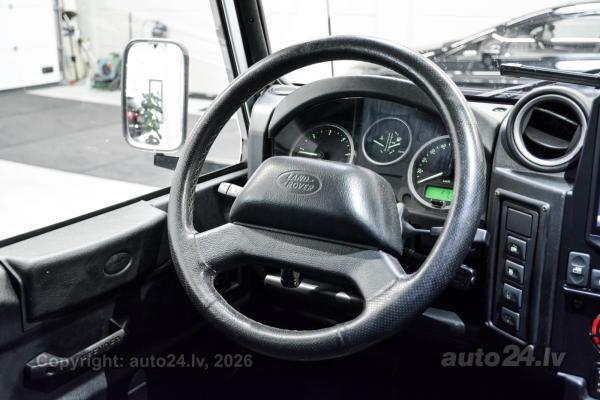 Pelēks Land Rover Defender 2011 Tallina, ar dzinēja tilpumu 2.40 L un nobraukumu 218 tūkst. km par 39900 €, foto 10 vietnē AUTOMOTO.COM.LV