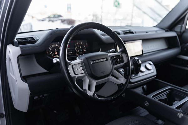 Grey Land Rover Defender 2021 in Vilnius, with an engine capacity of 2.00 L and mileage of 124 thousand km for 41900 €, photo 10 on AUTOMOTO.COM.LV