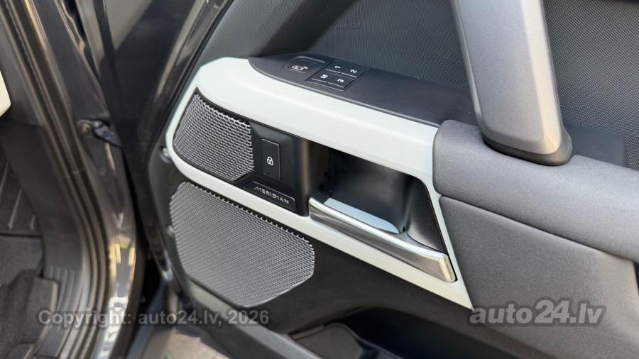 Pelēks Land Rover Defender 2021 Pērnava, ar dzinēja tilpumu 3.00 L un nobraukumu 113 tūkst. km par 64900 €, foto 15 vietnē AUTOMOTO.COM.LV