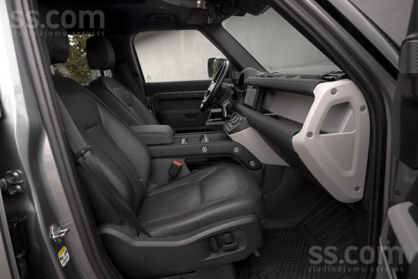 Grey Land Rover Defender 2021 in Jelgava, with an engine capacity of 3.00 L and mileage of 192 thousand km for 50000 €, photo 10 on AUTOMOTO.COM.LV