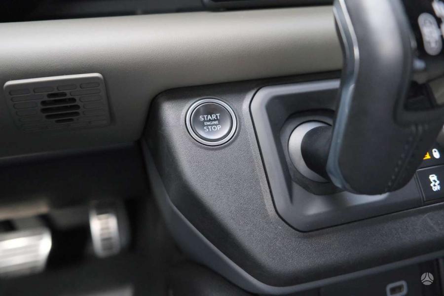 Grey Land Rover Defender 2021 in Vilnius, with an engine capacity of 3.00 L and mileage of 99 thousand km for 59500 €, photo 26 on AUTOMOTO.COM.LV
