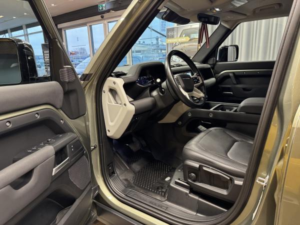 Pelēks Land Rover Defender 2022 Rīga, ar dzinēja tilpumu 3.00 L un nobraukumu 90 tūkst. km par 50990 €, foto 7 vietnē AUTOMOTO.COM.LV
