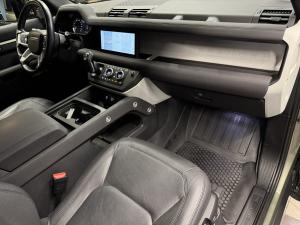 Pelēks Land Rover Defender 2022 Rīga, ar dzinēja tilpumu 3.00 L un nobraukumu 90 tūkst. km par 50990 €, foto 14 vietnē AUTOMOTO.COM.LV